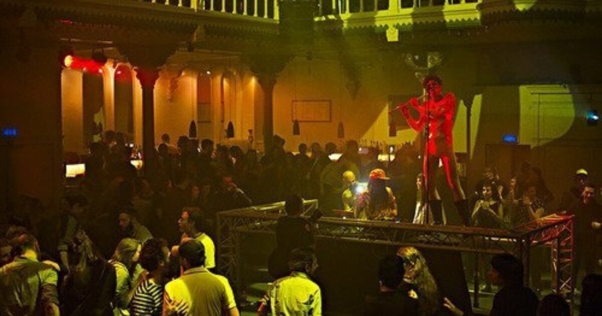 ‘Qu’est-ce que c’est?’ | Paradiso