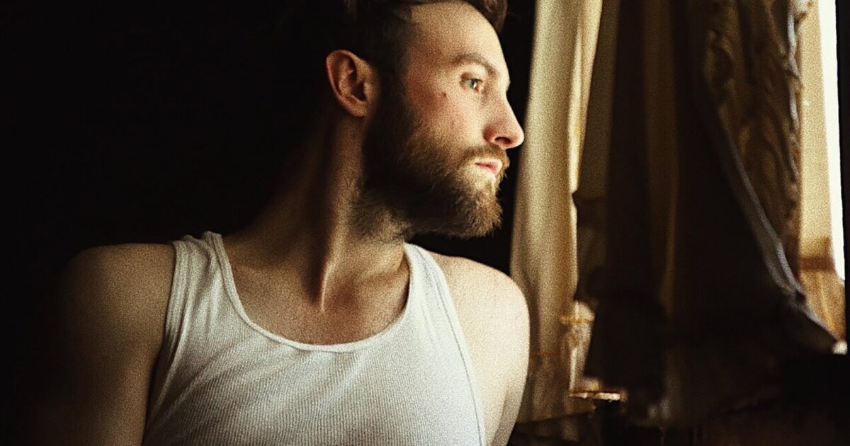 Ruston Kelly herbeleeft zijn pijn op het podium | Paradiso