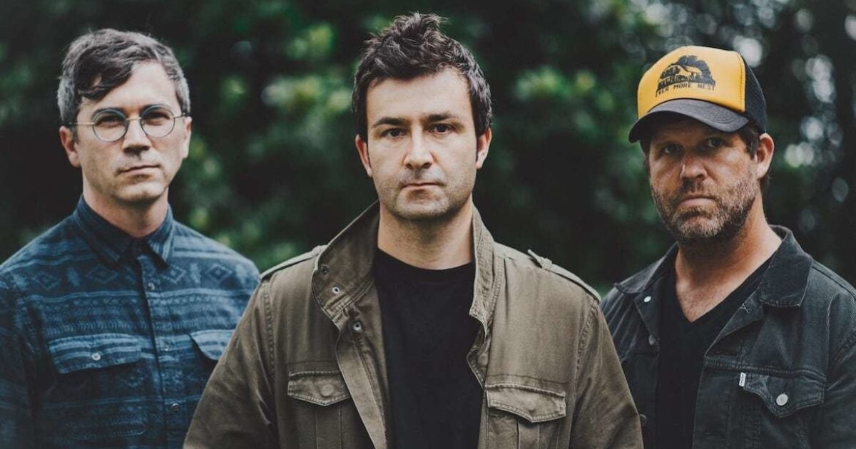 The Orphan Brigade zingt en danst zich naar het einde van de wereld ...